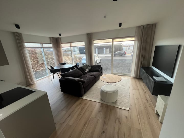 Cozy Modern Apartment In Quiet Neighborhood. - Islande