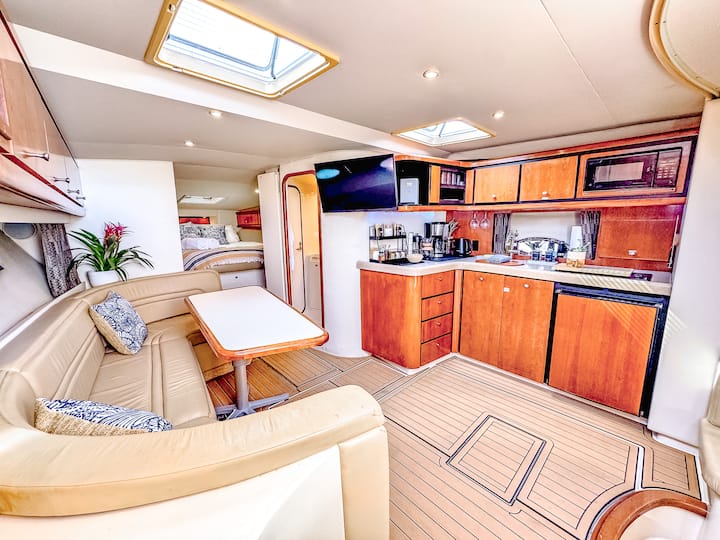 Luxury Boat Stay | Resort Amenities - Stock Island, FL