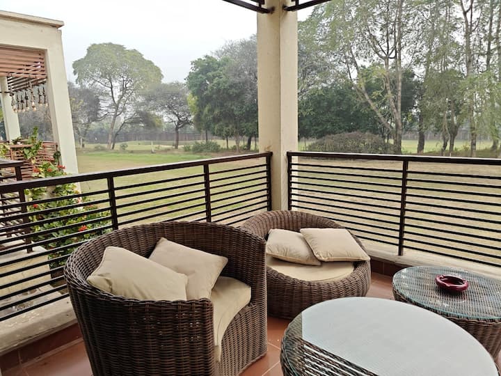 Serene Garden View Studio Apartment With Jacuzzi - Manesar