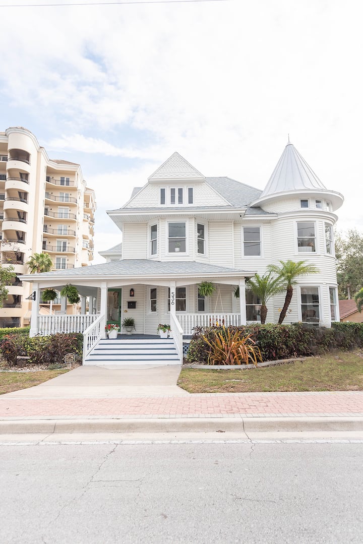 The Palmetto Room | Private Ensuite Boutique B&b - Cocoa, FL