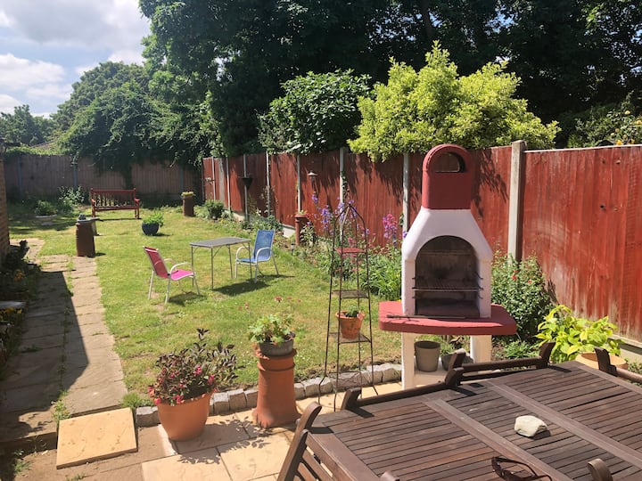 Family Friendly Coastal Retreat With Lovely Garden - Westgate-on-Sea