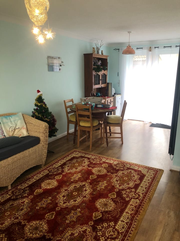 Family Friendly Coastal Retreat With Lovely Garden - Westgate-on-Sea