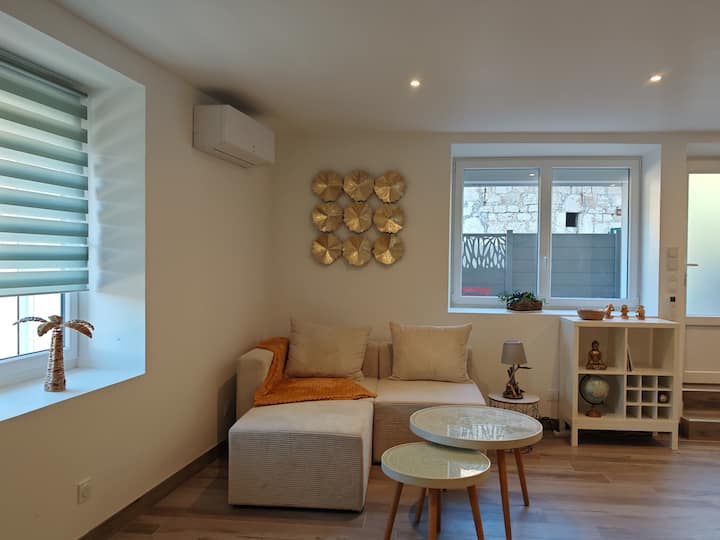 Au Pied Du Grand Colombier, Gîte La Roche Percée - Culoz