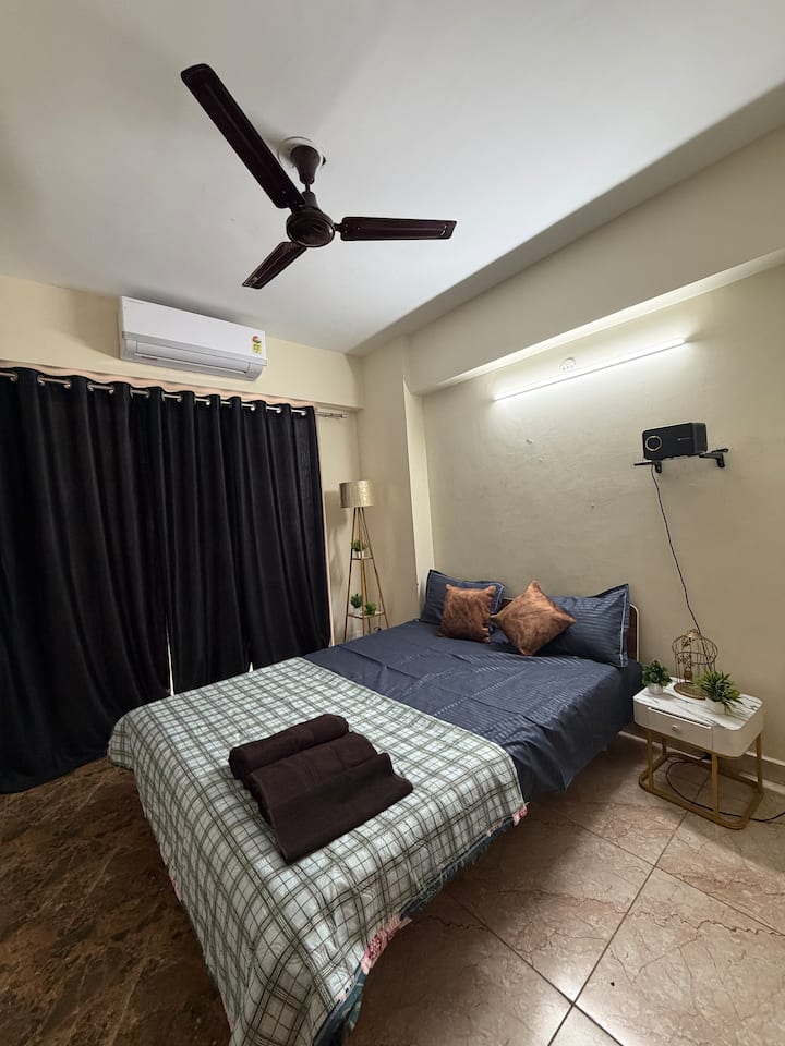 Your Party Flat - Ghaziabad