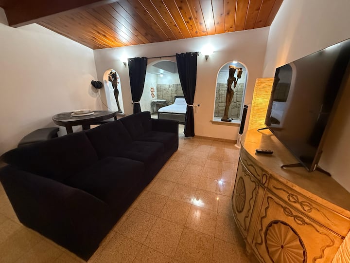 Rustic Pleasure At Peppertree Road! - Chula Vista, CA