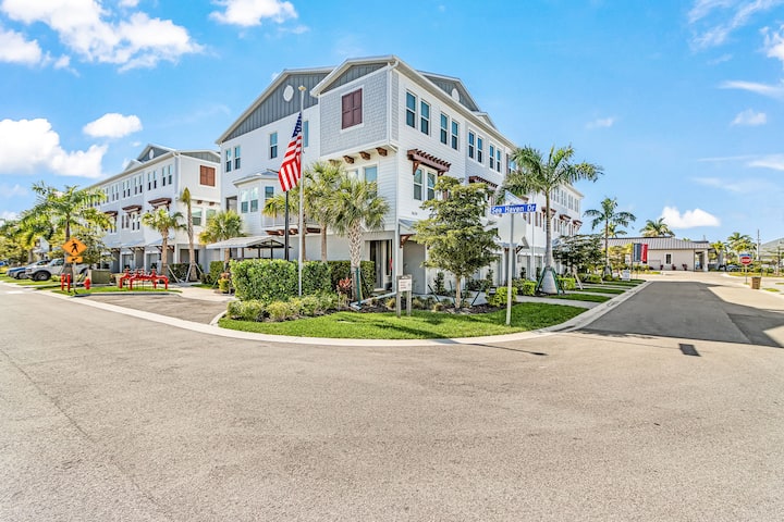 The Gilded Palm – Luxury Punta Gorda Retreat - Punta Gorda, FL