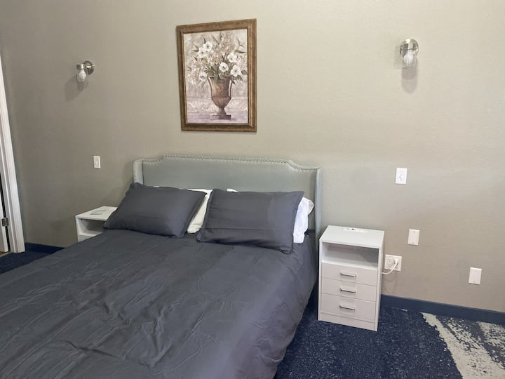 Cozy Queen Room - Longmont, CO