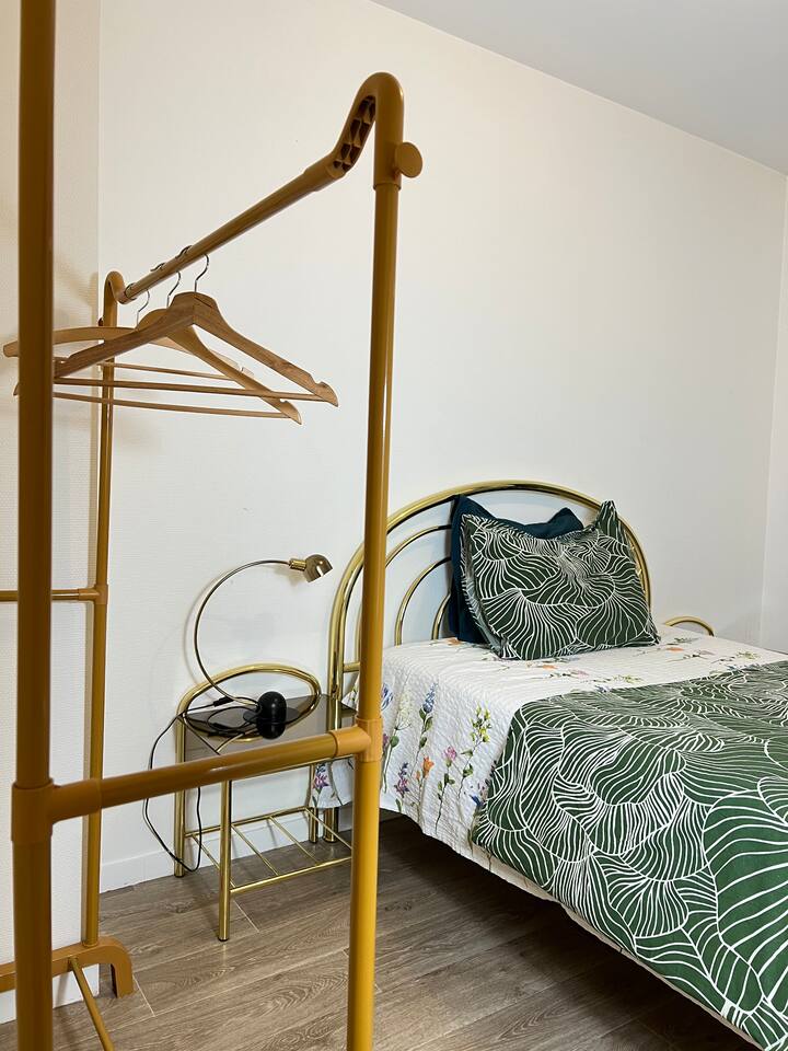 Chambre Cosy Propre Lumineuse Avec Balcon - Saint-Julien-en-Genevois