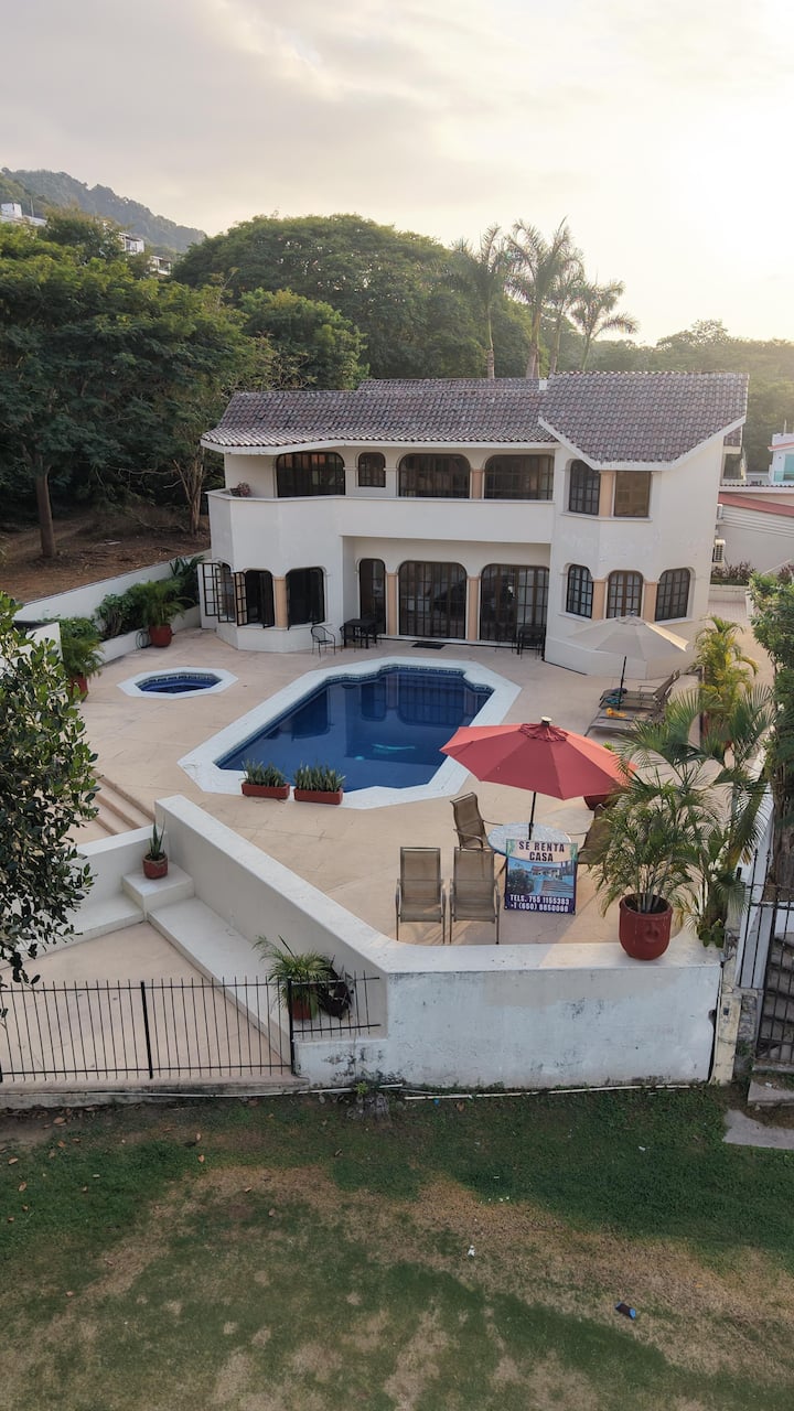 Padrisima Casa Vista Al Lago Amaras Hasta 25 Perso - Zihuatanejo