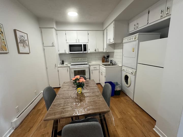 Entire 3-bedroom Apartment Near Promenade Masson - Montreal