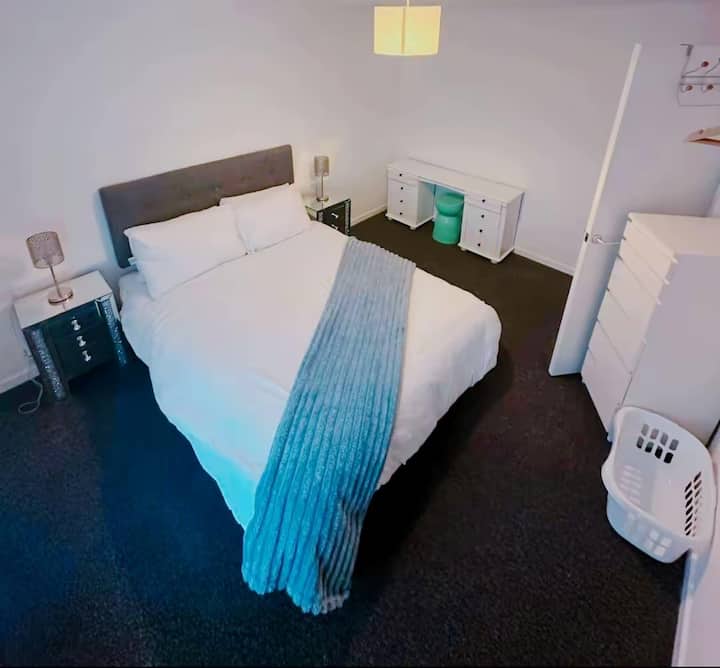Your Comfortable Homestay With 2 Baths And Garden - Bristol