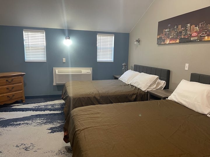 Double Queen Room - Longmont, CO