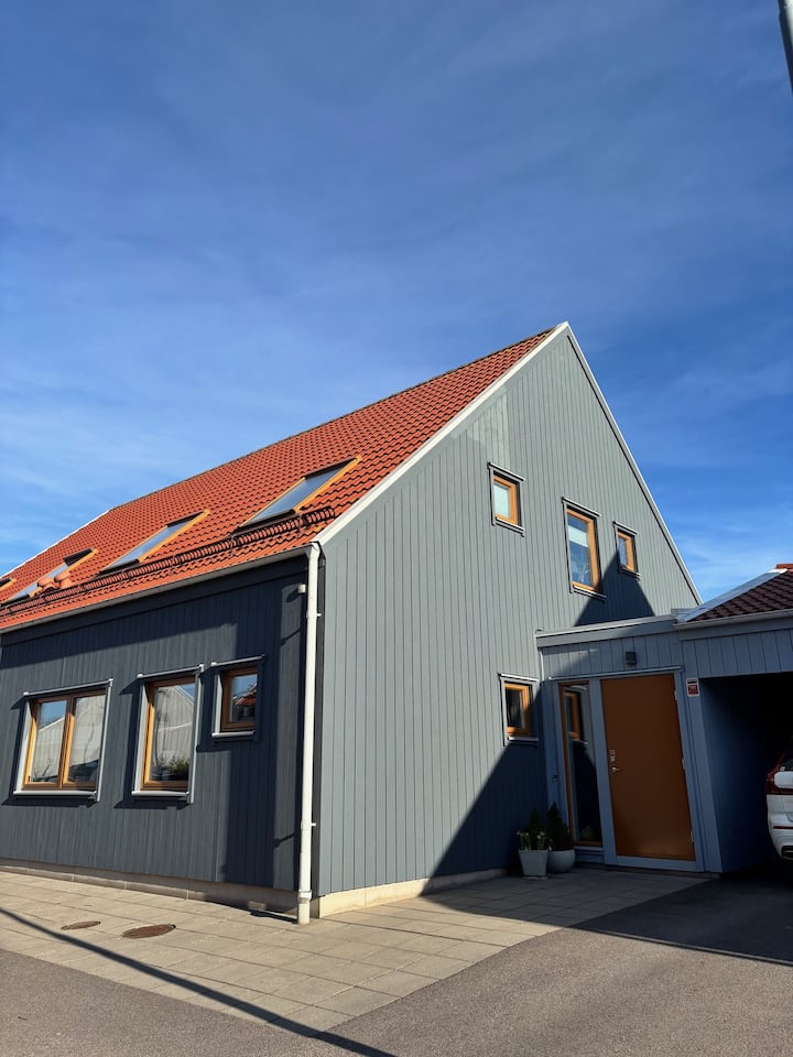 Modernt Radhus – Stor Altan I Bästa Solläge - Halmstad