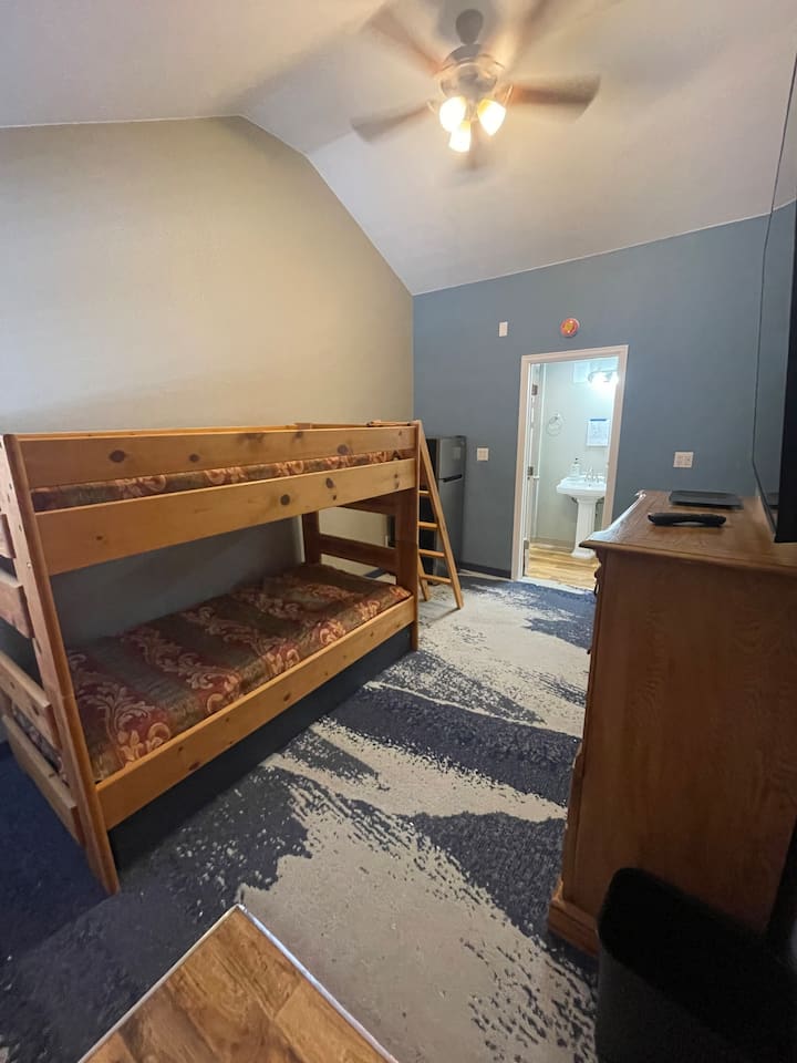 Twin/bunk Galley Room - Longmont, CO