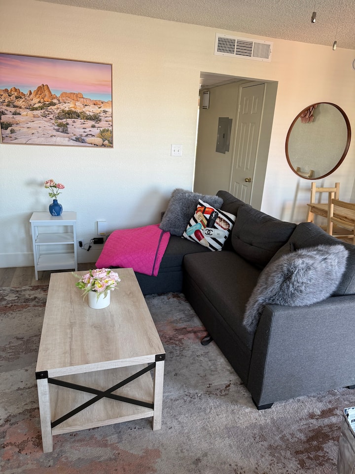 Vegas Cozy! Near Strip & Downtown - Las Vegas, NV