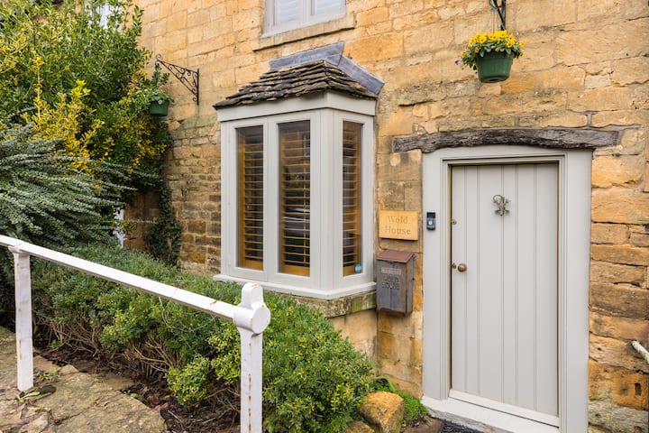 Wold House | 18th Century Cottage | Barn - Stow-on-the-Wold