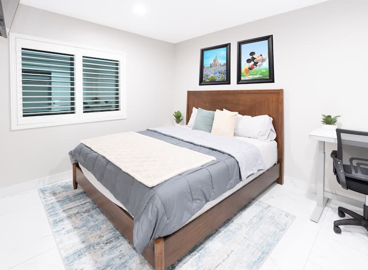 Private Suite In Orange County! - Santa Ana, CA