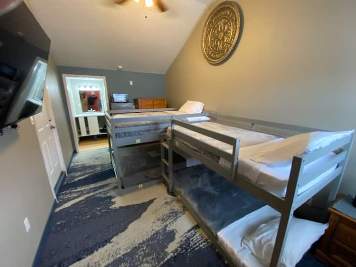 Twin/full Bunkhouse Room - Longmont, CO