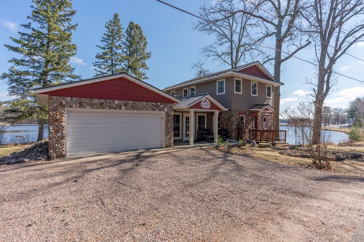 Lakefront Home On Rice Lake! The Blackbird Inn - Rice Lake, WI