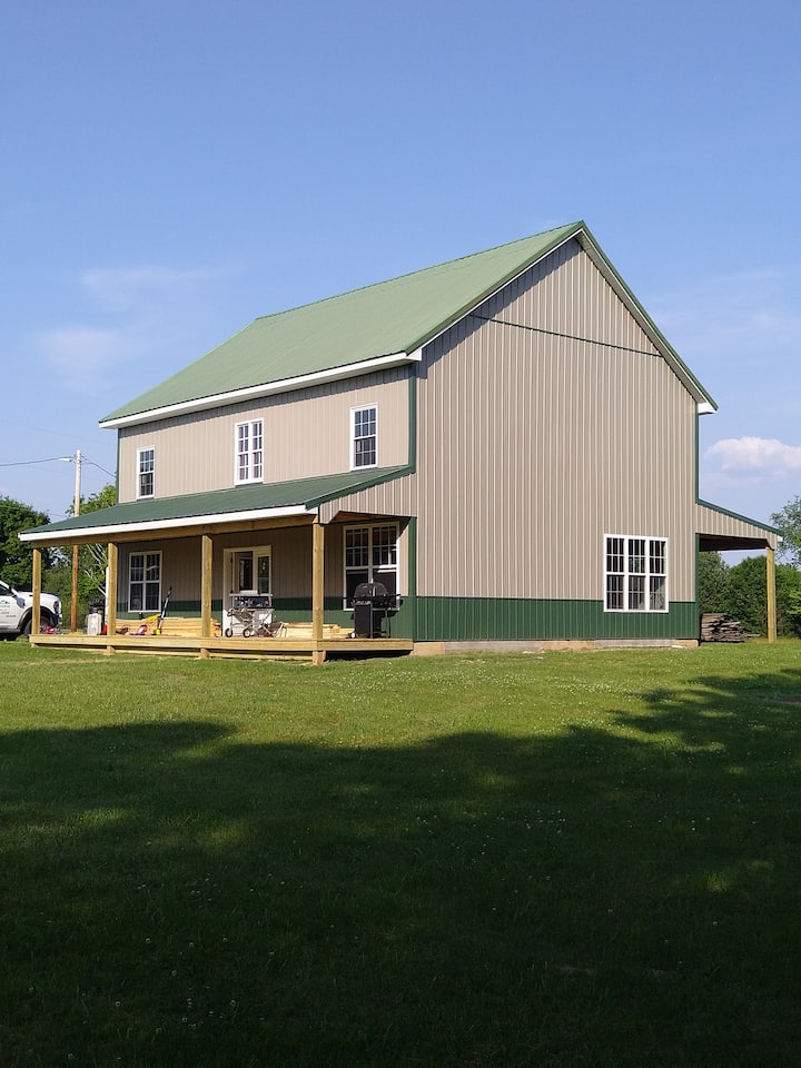 Coyote Ridge Tobacco Barn - Cadiz, KY