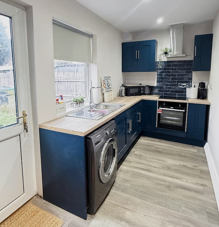 Comfortable 3-bed House | Ideal For Contractors - Northampton, UK