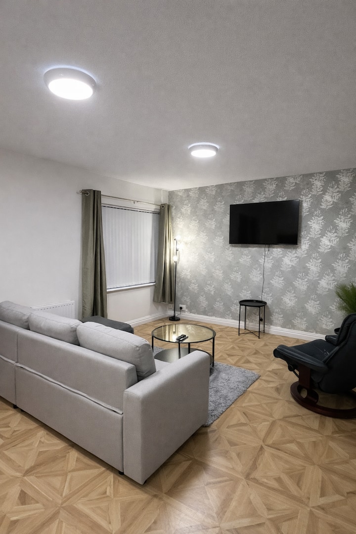 Newly-refurbished 2-bedroom Flat In Bury - Bolton