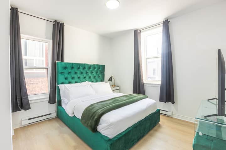 Luxury Downtown Barrie 2br Condo Near Waterfront! - Barrie