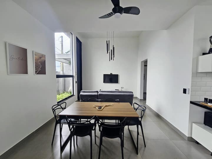 House Flora Peruíbe | Pool, Mountains And Sea - Peruíbe