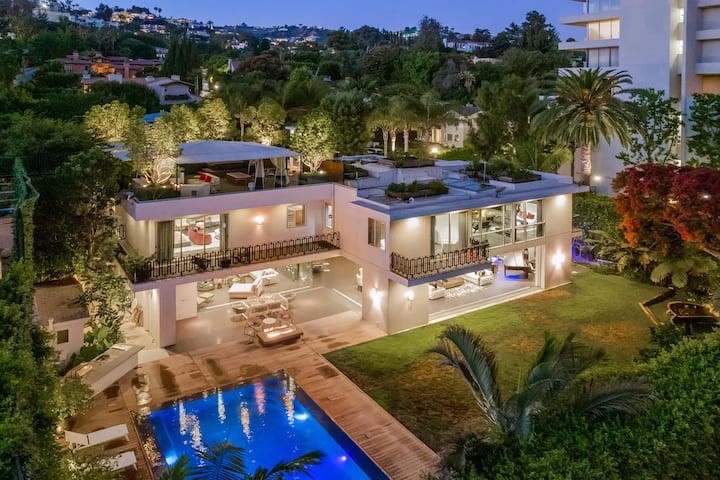 Ultra-luxury 8br Estate W/ Pool & Guest House - Beverly Hills, CA