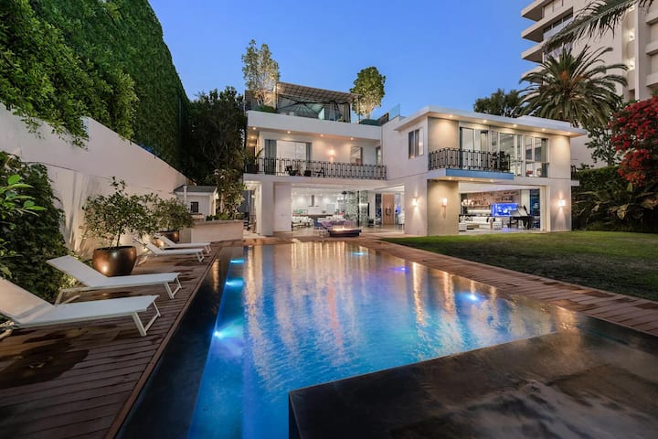 Ultra-luxury 8br Estate W/ Pool & Guest House - Los Angeles, CA