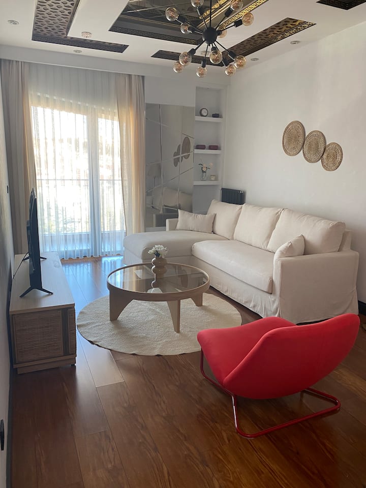 Beyoğlu'nda ŞıK Daire; Spa, Havuz, Güvenlik, Garaj - Cihangir