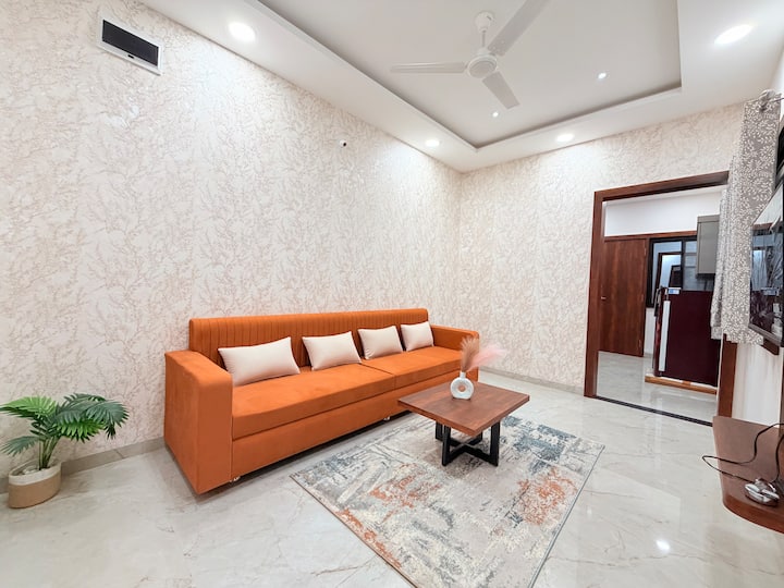 Homeescape Signature 1bhk Penthouse Mahalaxmi - 인도르