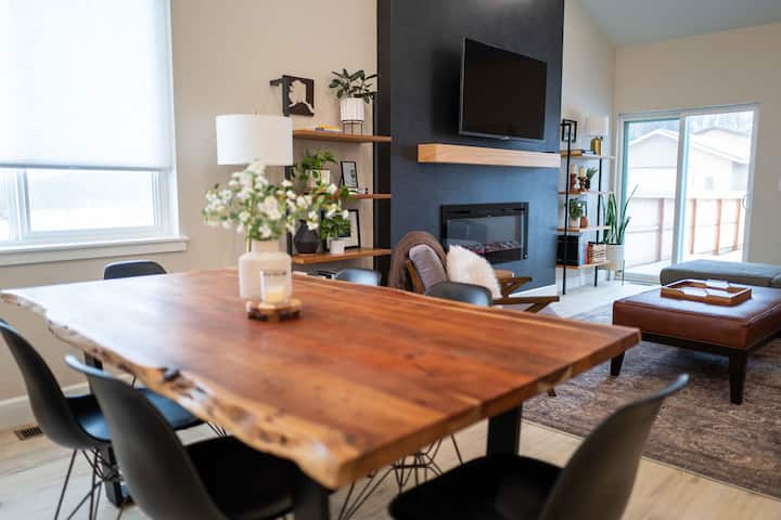 Modern-rustic Retreat In The Heart Of Palmer, Ak - Alaska