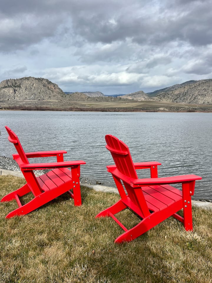 Welcome To The “Nauti”
(Nautical Themed) Cottage ! - Osoyoos