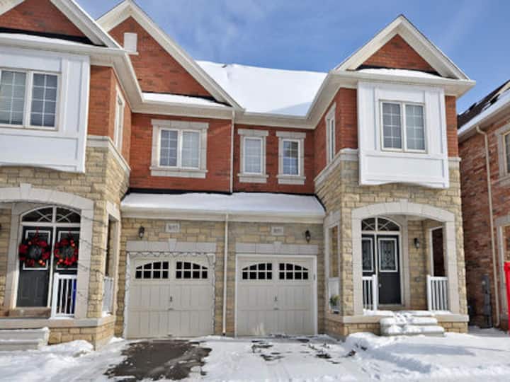 4 Bedroom / 2.5 Bath House - Oakville