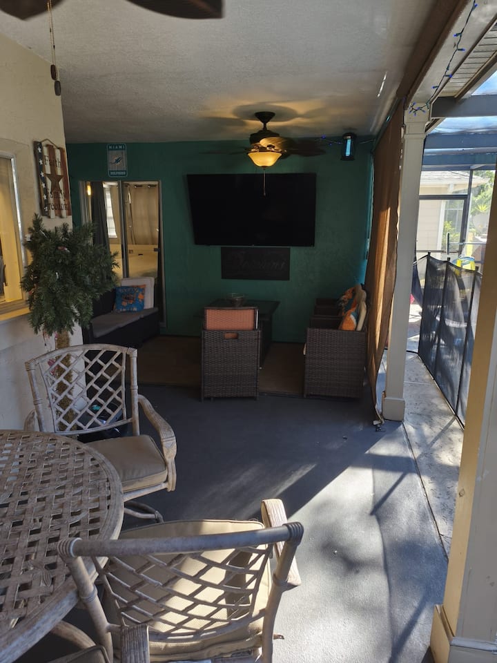 Charming 4 Bed 3 Bath Single Family Home In Hudson - Hudson