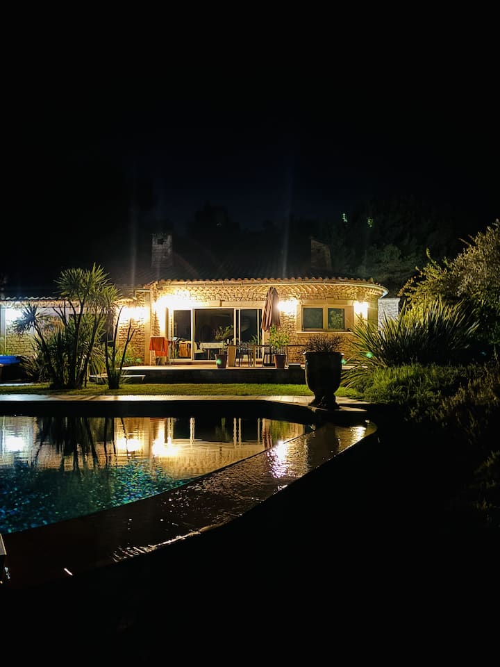 Maison De Caractère En Pierre Avec Piscine Et Spa. - Bagnols-sur-Cèze