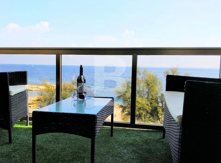 Sea Front Apartment Steps From The Beach Slıema - Valeta