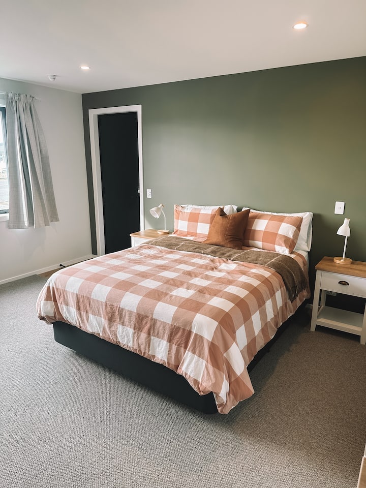 Quiet Retreat Near Milford Road - Te Anau