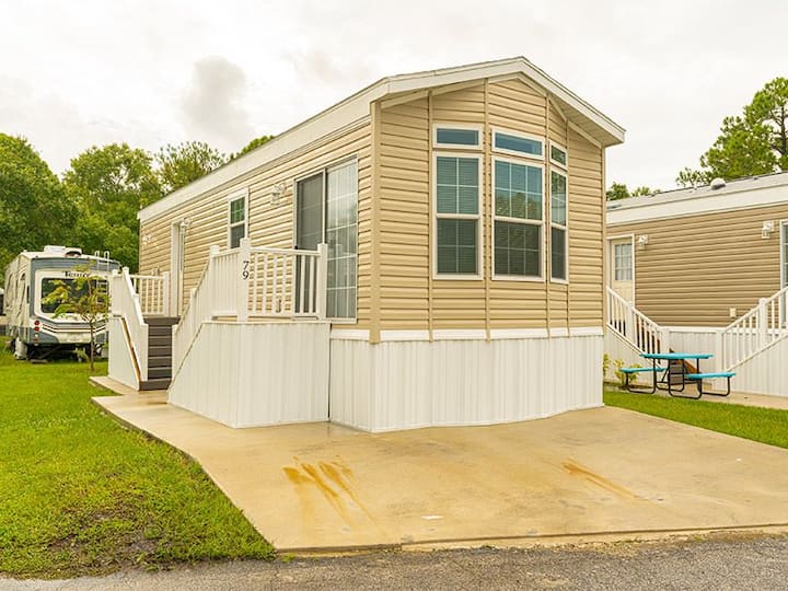 Cottage With Resort Amenities - Dunedin, FL