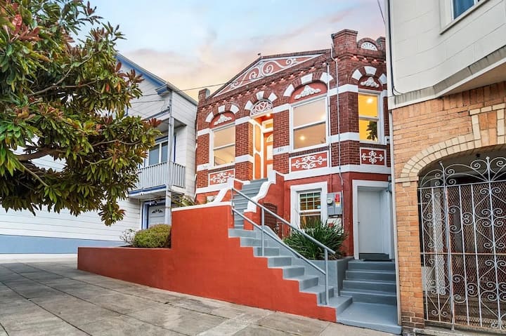 The Gingerbread House - Twin Peaks - San Francisco
