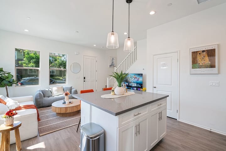 Jie's 3b2.5b Oakstone Retreat - Diamond Bar, CA