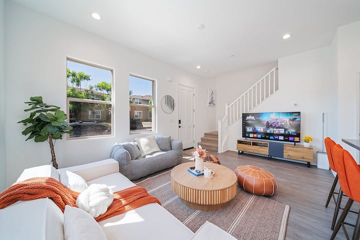 Jie's Brand New Built 3b2.5b Oakstone Retreat - West Covina, CA