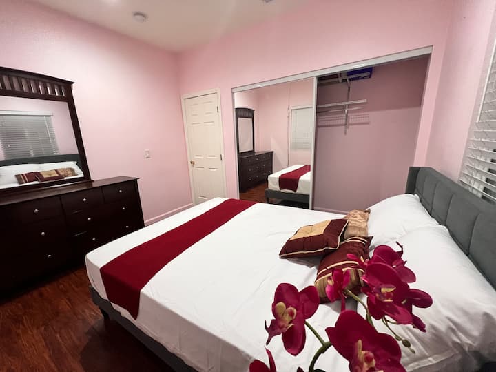 11-15min To Downtown/airport/beach/8beds/sleeps12 - San Diego, CA