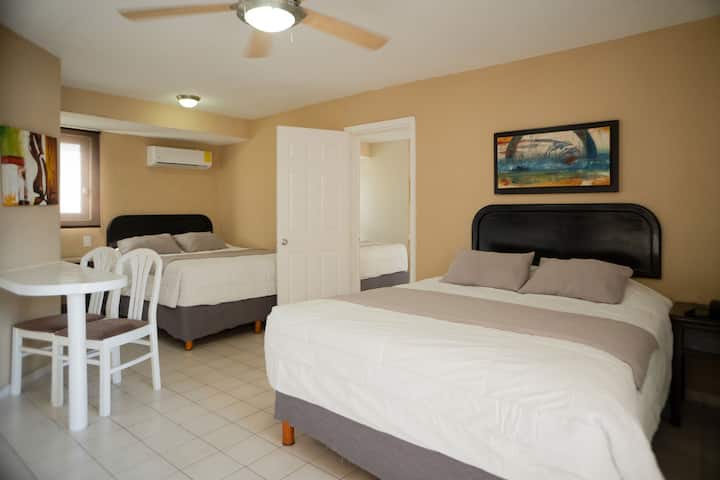 Habitación Para 8 Personas En El Centro De Cabo - Cabo San Lucas