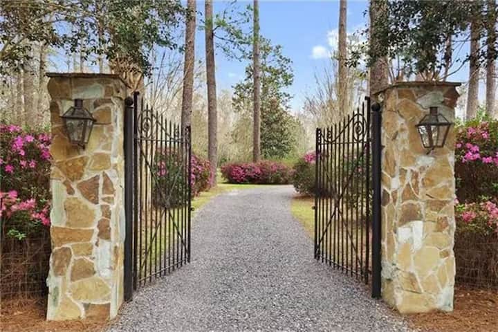 River View Home • 1.5 Acres • Gym • Near Downtown - Covington, LA