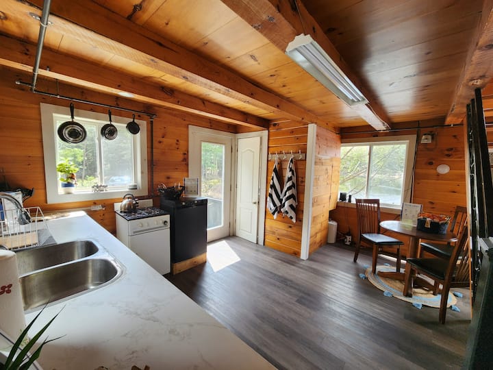 Cozy Private Cabin - Granville, NY
