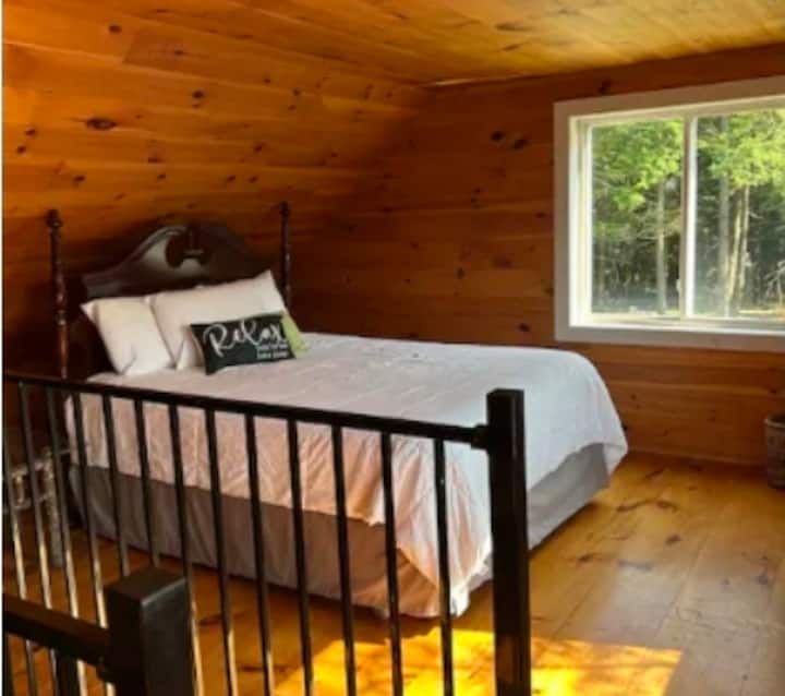 Cozy Private Cabin - Granville, NY