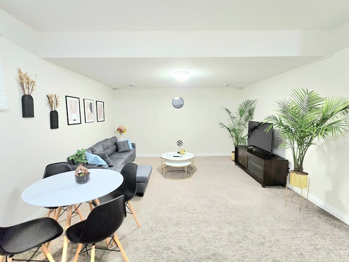 1 Bedroom Basement Suite Near Wem And River Cree - Edmonton