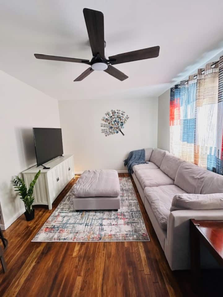 Cozy Casa Near Washburn University - Topeka, KS